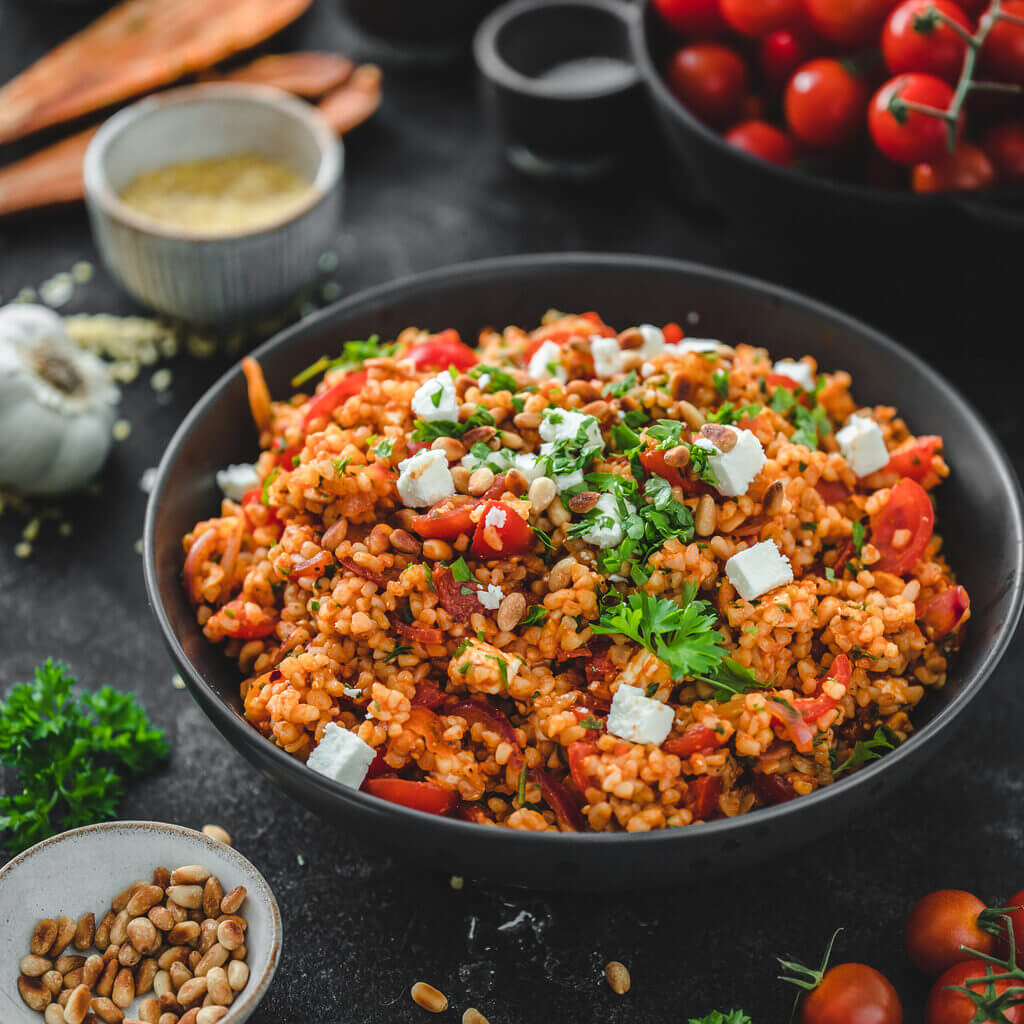 Einfaches Bulgursalat-Rezept mit Tomaten & Feta